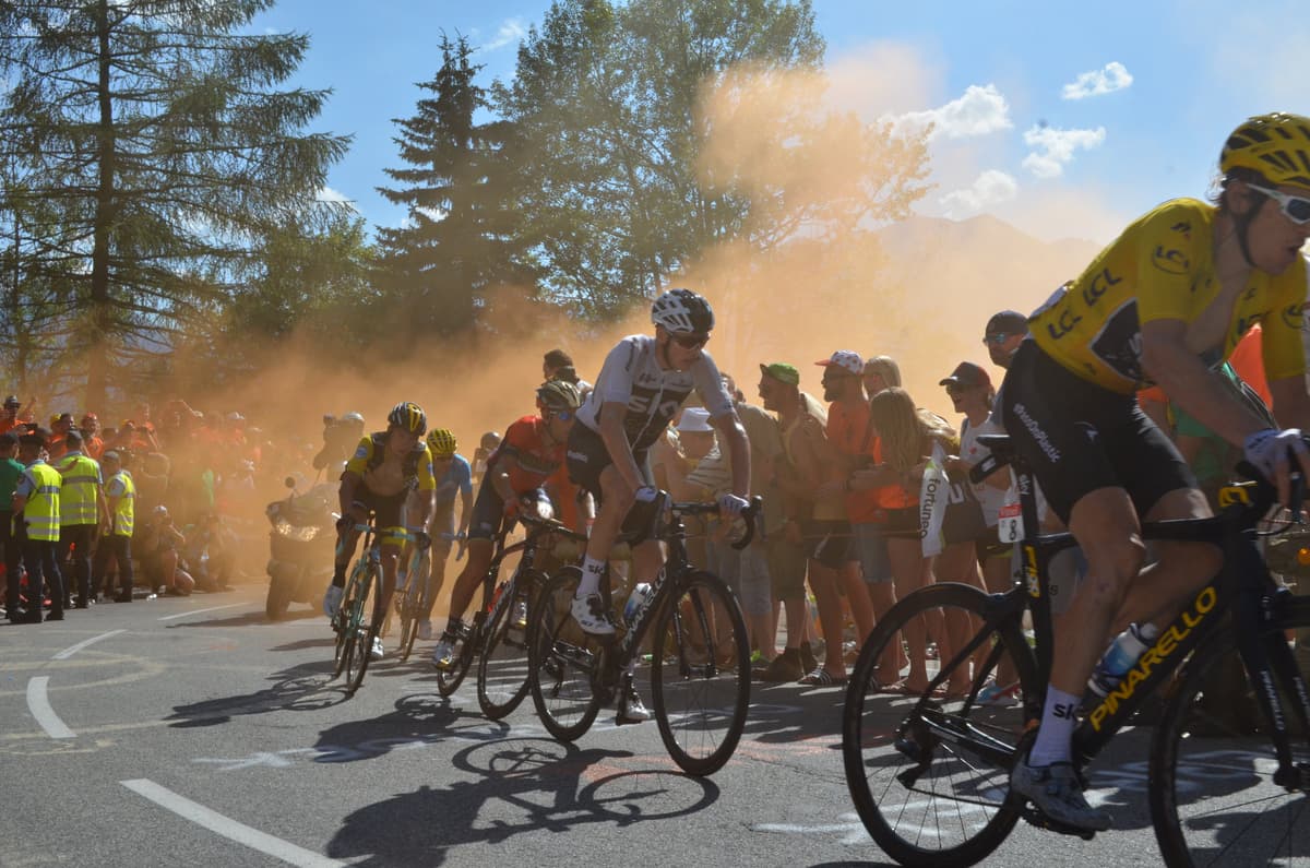 Mummu Cycling | Pro Cycling Race Experiences & VIP Access